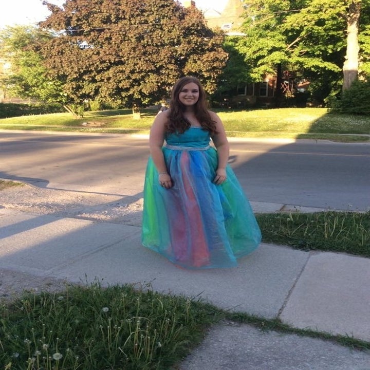 24 Stunning Prom Dresses People Actually Made Themselves