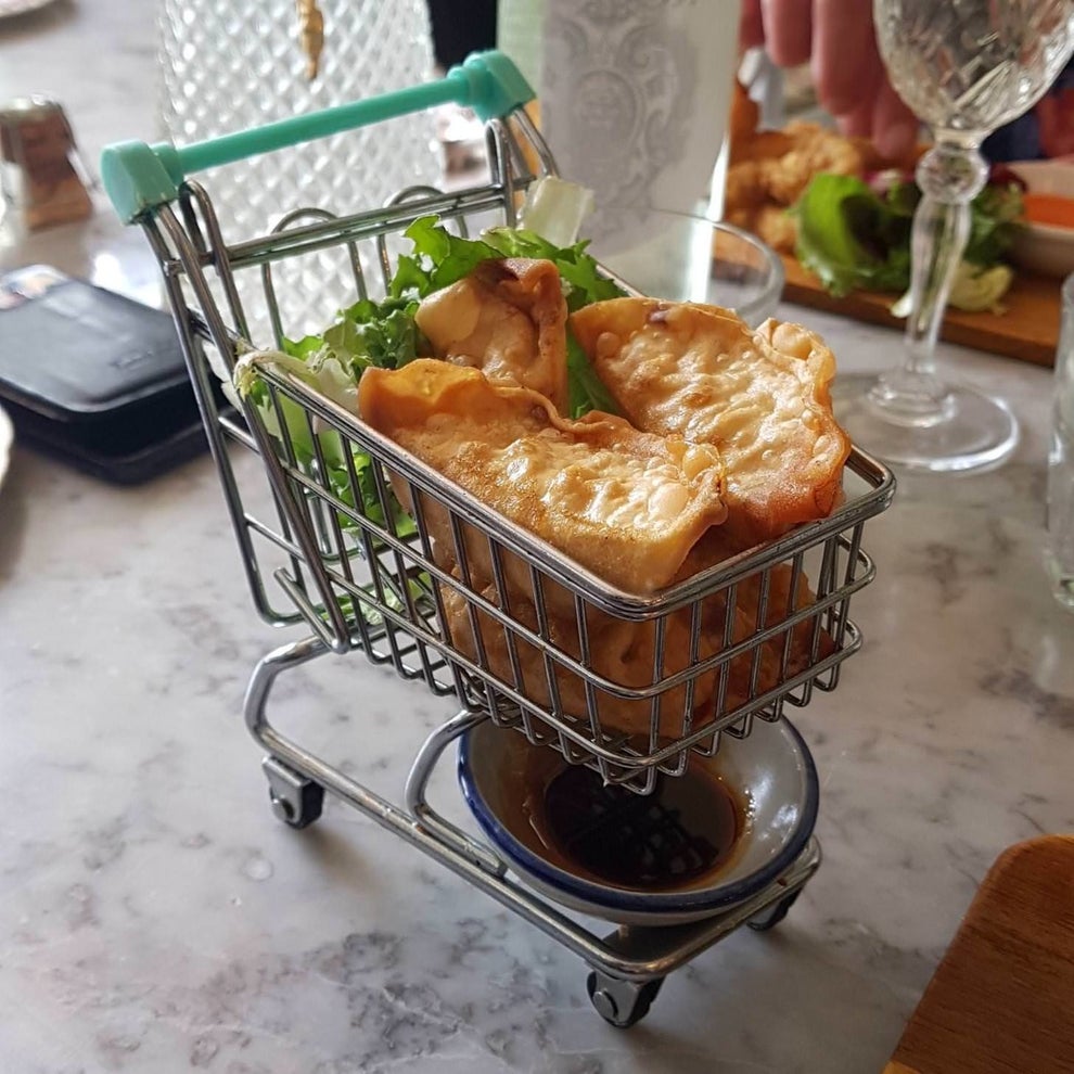 23 Upsetting Images Of Food Being Served On Literally Everything But A ...
