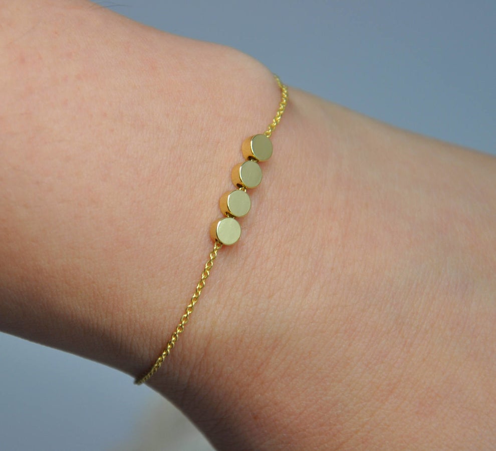 26 Pieces Of Minimalist Jewelry As Beautiful As They Are Simple
