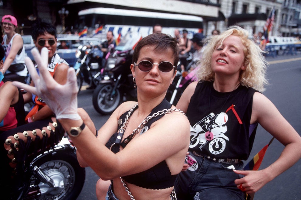 【写真】90年代のプライド・パレード。力強いメッセージが込められた写真たち
