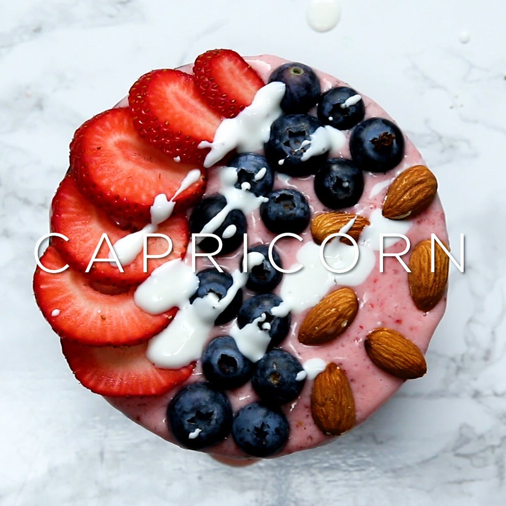Here's How To Make The Perfect Smoothie Bowl For Your Zodiac Sign