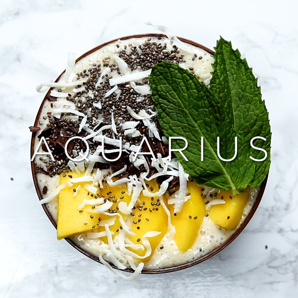 Here's How To Make The Perfect Smoothie Bowl For Your Zodiac Sign