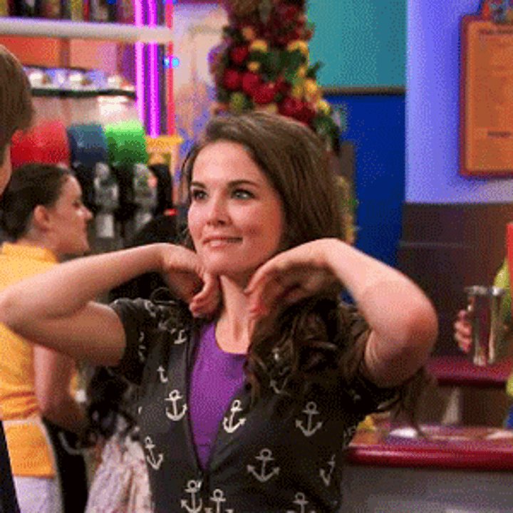 Uh, Zoey Deutch From "Set It Up" Was Maya On "The Suite Life On Deck"