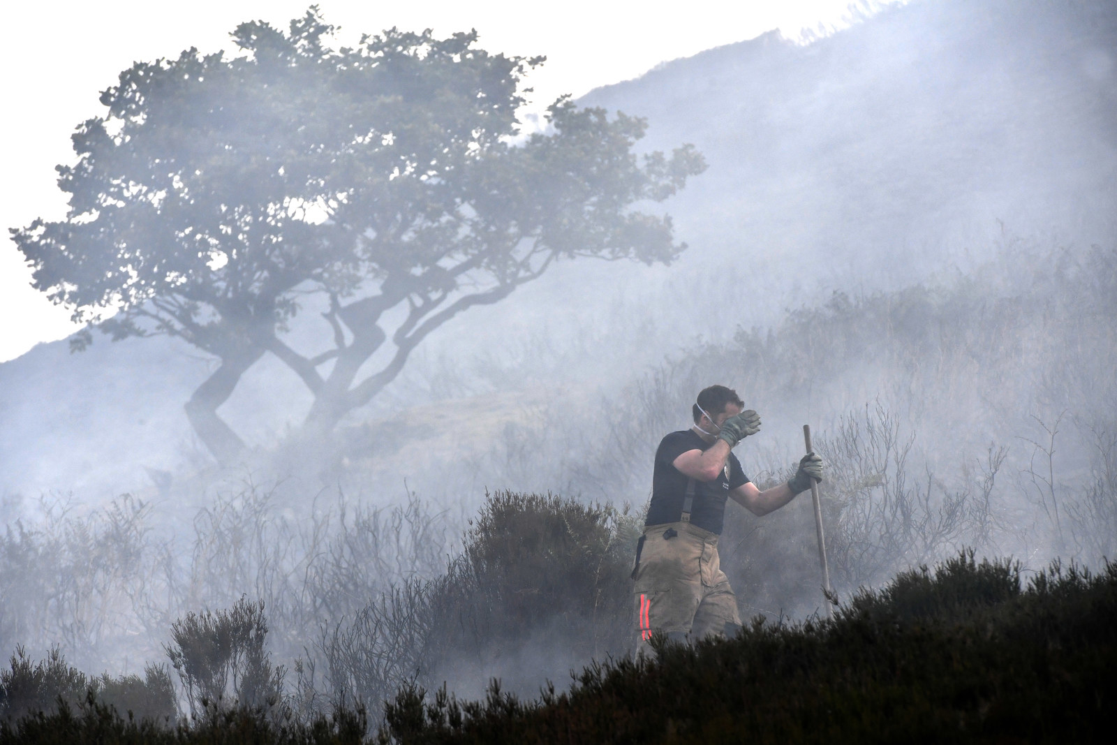 Dramatic Pictures Show Fire Spreading Across Moors In The North Of England