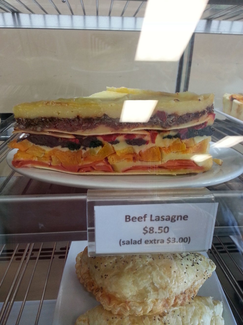 15 Infuriating Photos Of Cafés That Are Honestly Just Unforgivable