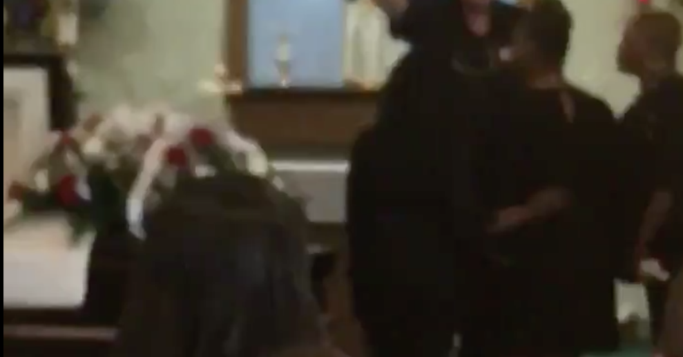 A Catholic Priest Kicked Family And Friends Out Of Church In The Middle ...