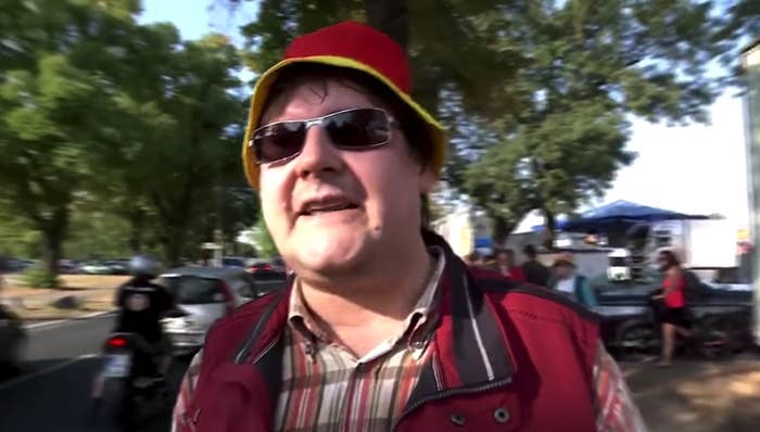 Der Pegida-Demonstrant mit Deutschland-Hut ist sowas von zum Meme geworden