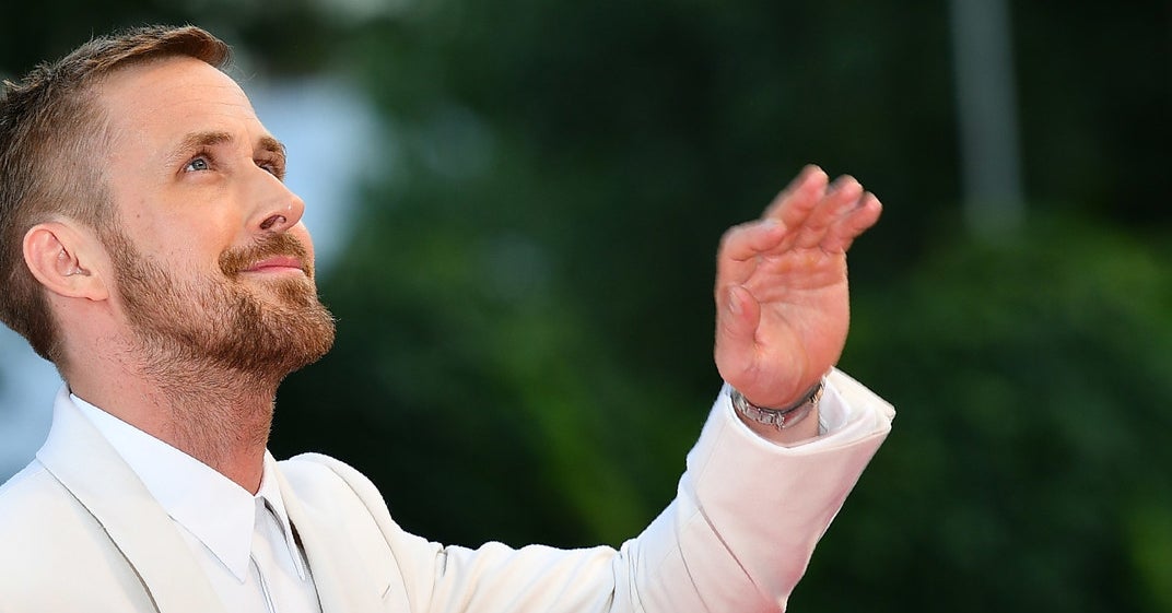 Here’s Ryan Gosling Waving At His Fans (Just Pretend He’s Waving To YOU ...