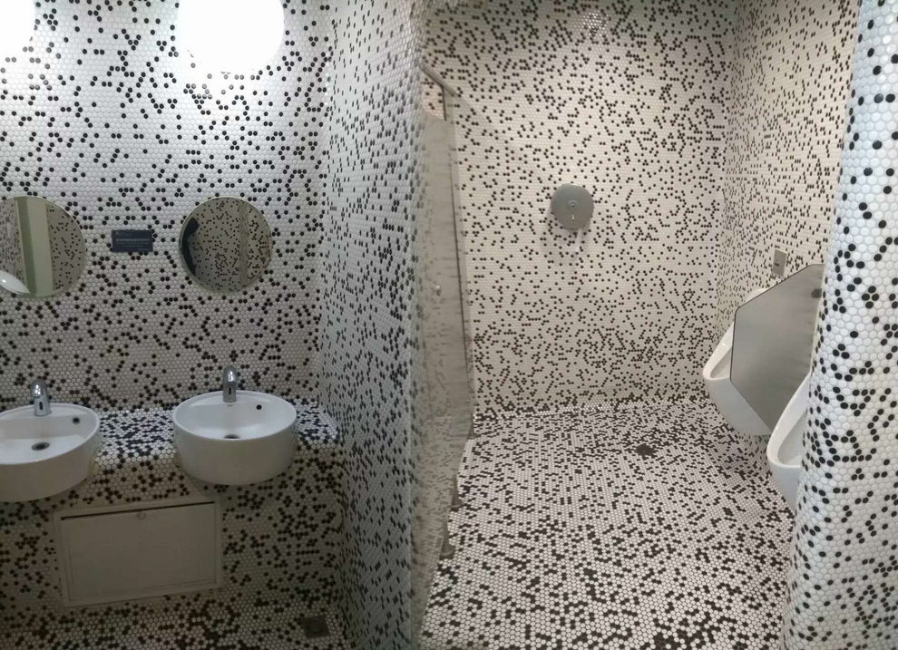 18 WTF Bathroom Designs That Are Going To Make You Facepalm So Hard
