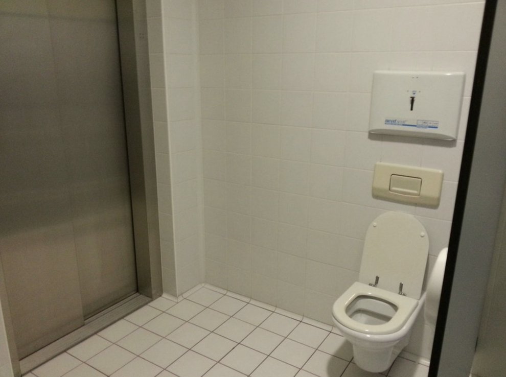 17 Bathrooms That Deserve The "Worst Design Of The Year" Award