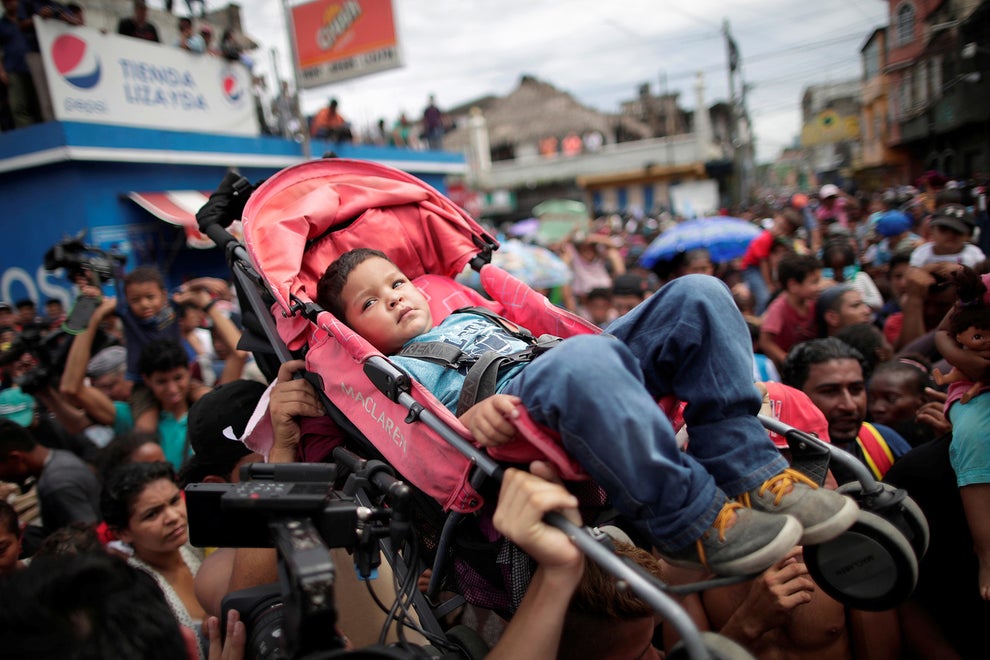 These Dramatic Pictures Capture The Caravan Of Migrants On Its Way To