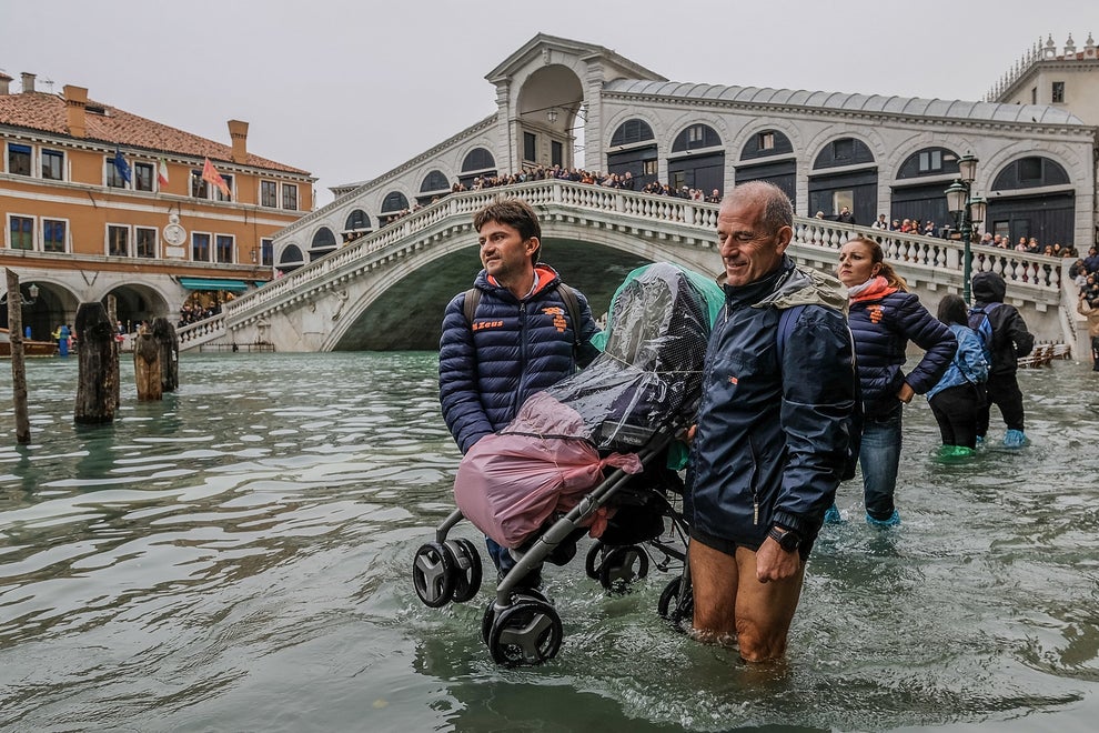 Venice Is Experiencing Its Worst Flooding In 10 Years And The Pictures ...