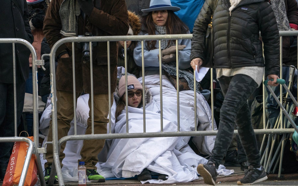 Photos Of People At The New York Thanksgiving Parade In The Freezing Cold
