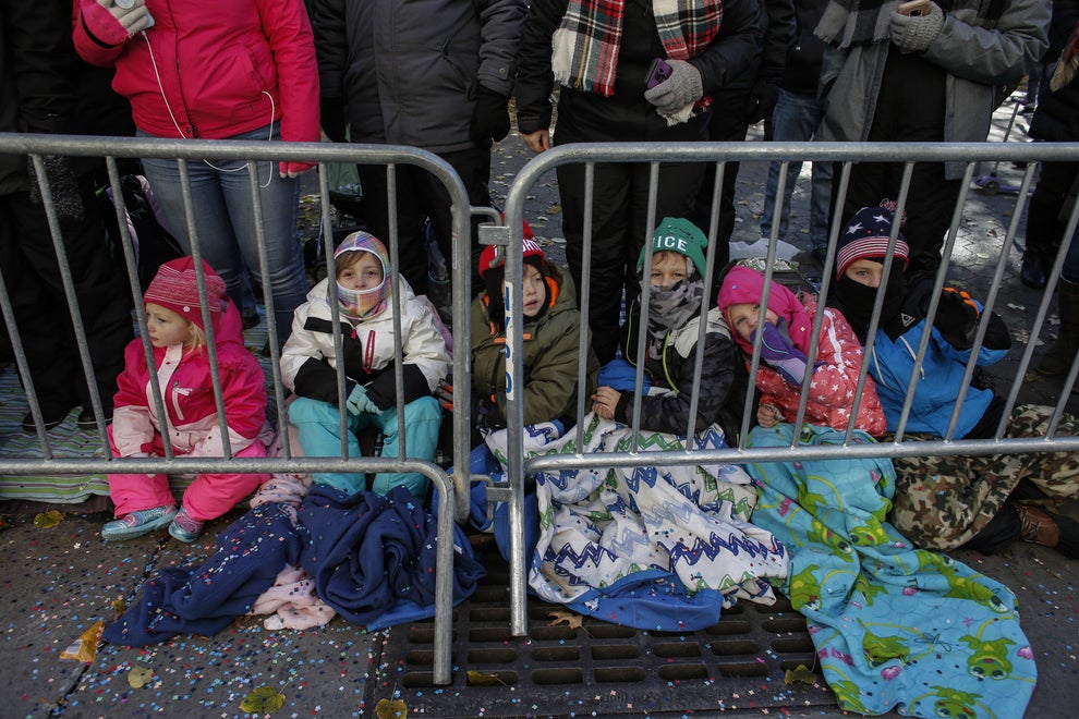 Photos Of People At The New York Thanksgiving Parade In The Freezing Cold