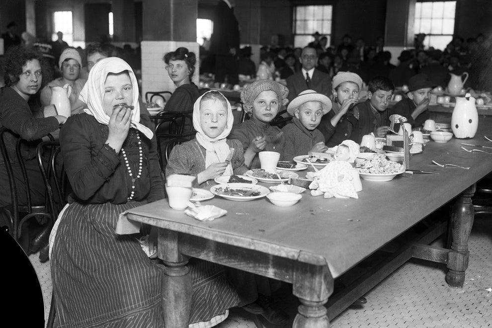 Incredible Vintage Pictures From Christmas History
