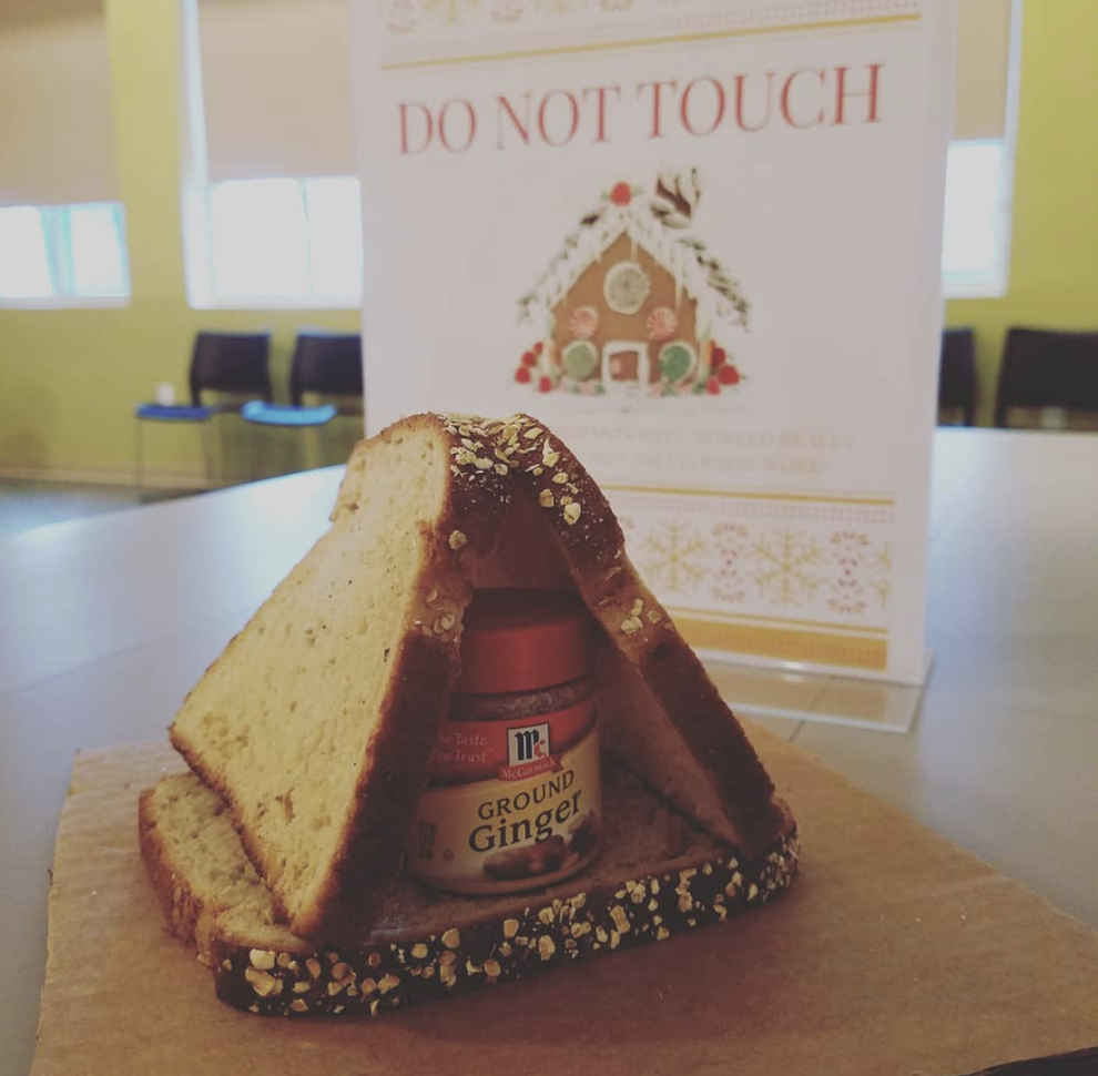 11 Gingerbread Houses That'll Make You Say, "At Least They Tried" And ...