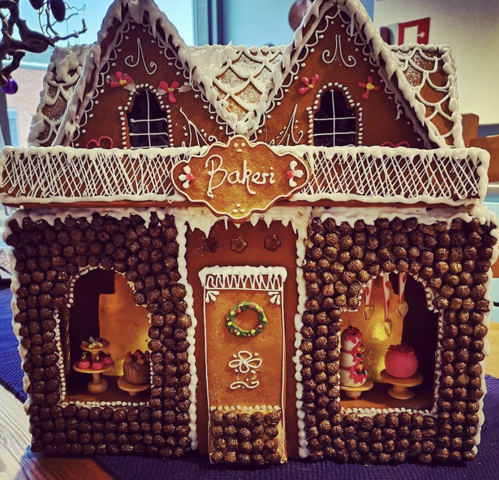 11 Gingerbread Houses That'll Make You Say, "At Least They Tried" And ...
