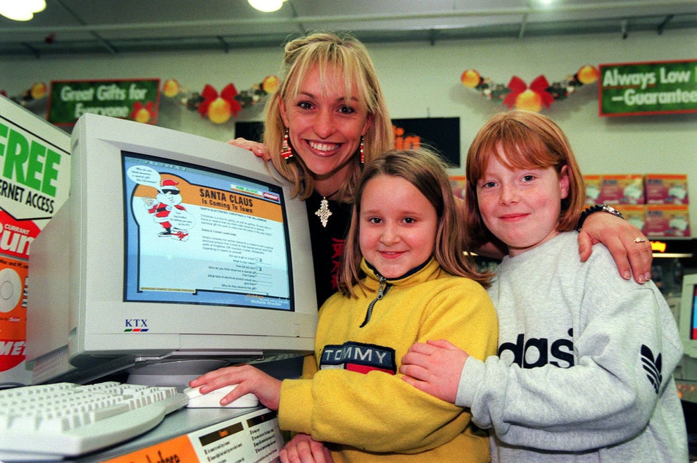 This Is What Christmas Shopping Looked Like In The ’90s