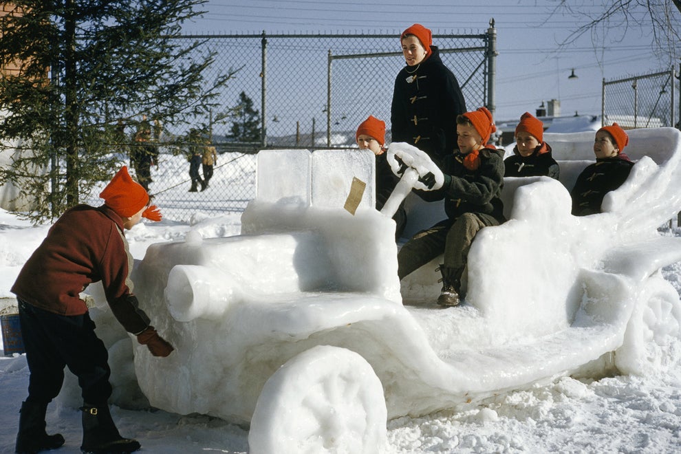 25 Pictures From History That Perfectly Capture The Spirit Of Winter