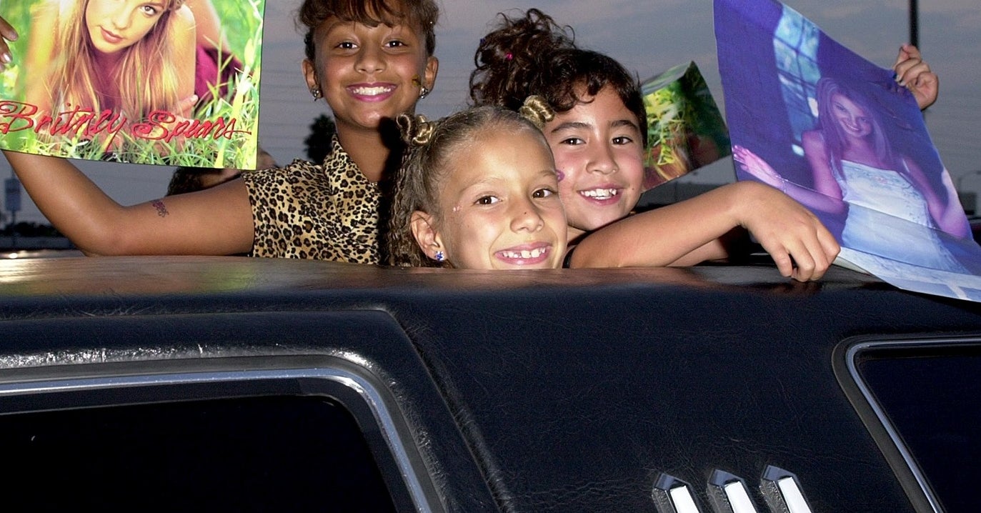 24 Photos That Show How Wild 90s/2000s Fan Culture Was