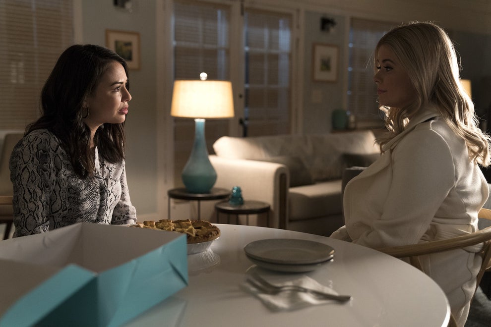 How The "Pretty Little Liars" Spinoff Explained Emily And Alison's ...