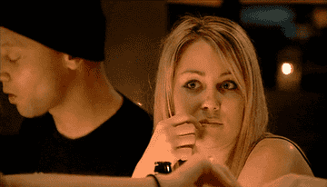 16 Relatable Moments For Extroverted Introverts