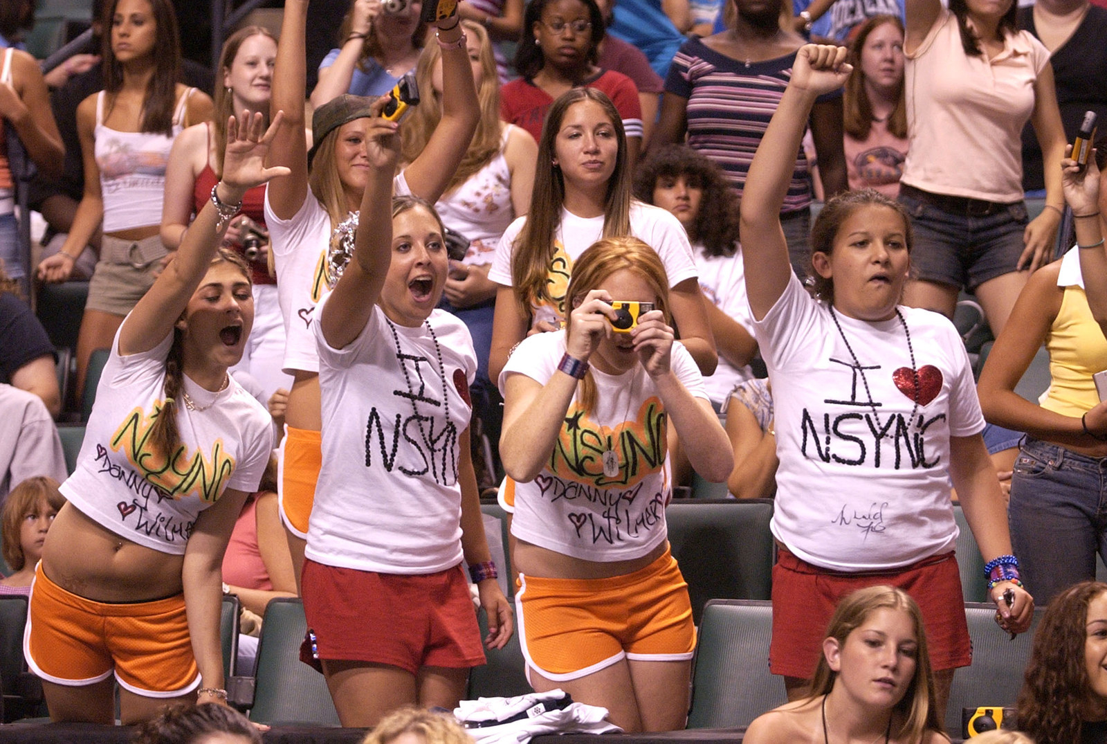 24 Pictures That Prove How Totally Different Millennial Vs. Gen. Z Fan ...