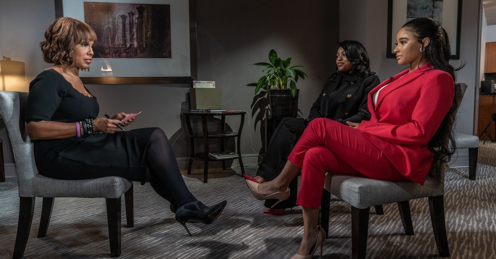 The Two Women Living With R. Kelly Said They Love Him And Accused Their ...