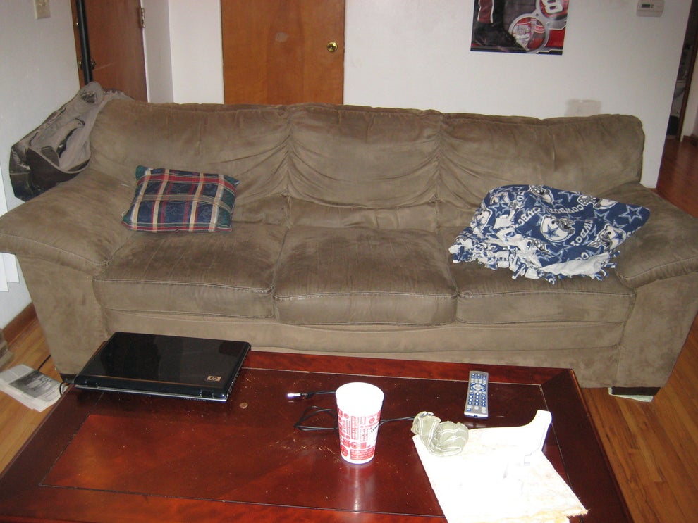 23 Things Literally Every Disgusting College Frat House Has Inside Them