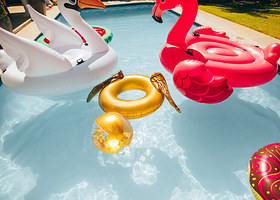 Quiz: Build A Pool Party And We'll Tell You How Dateable You Are