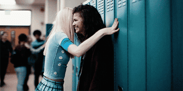Euphoria: 17 Moments Between Rue And Jules That Are So Cute It Hurts