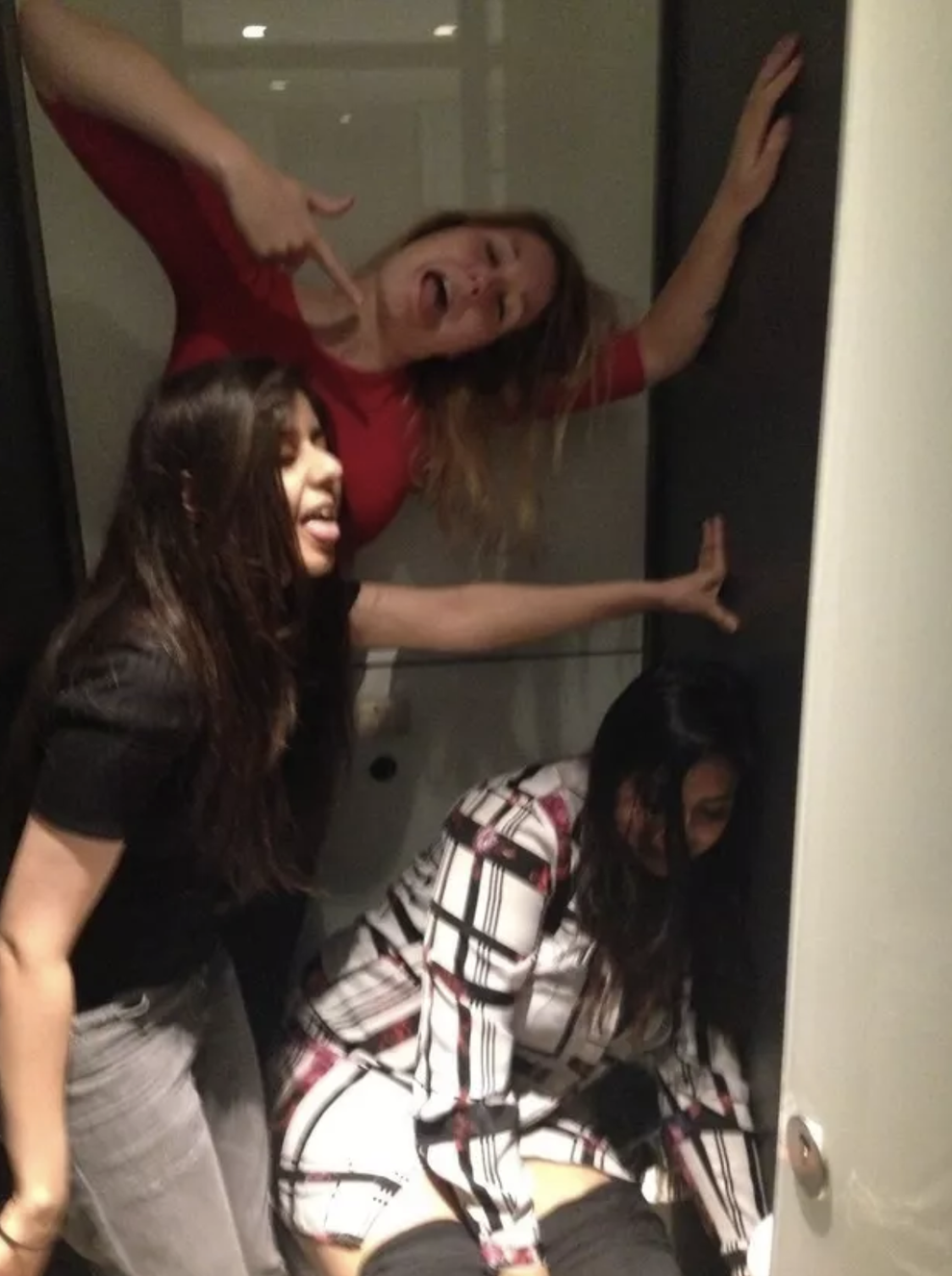 25 Embarrassing Things All Girls That Have Been To A Club Have Done