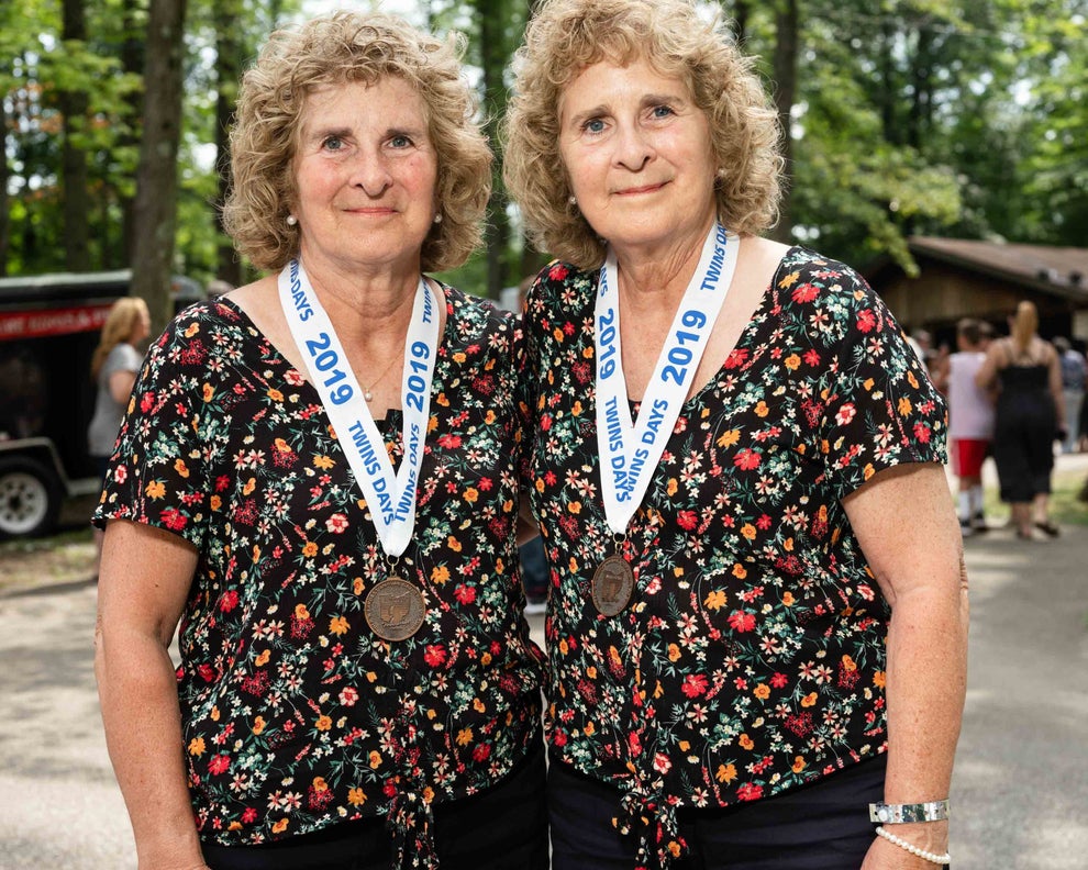 24 Pictures That Perfectly Capture The Special Bonds Of Twins