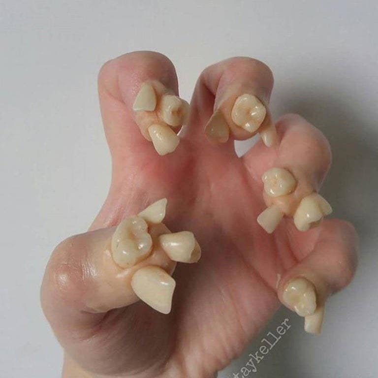 trypophobia finger teeth