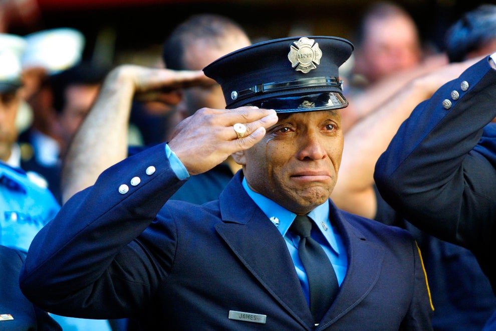 These Powerful Photos Capture The Bravery And Selflessness Of 9/11 ...