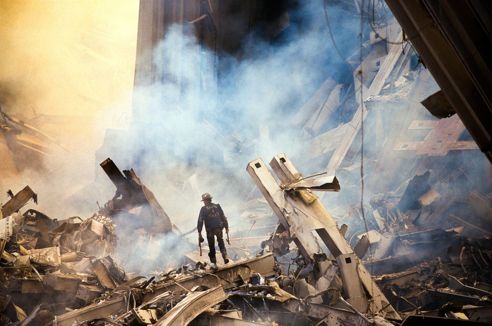 These Powerful Photos Capture The Bravery And Selflessness Of 9/11 ...
