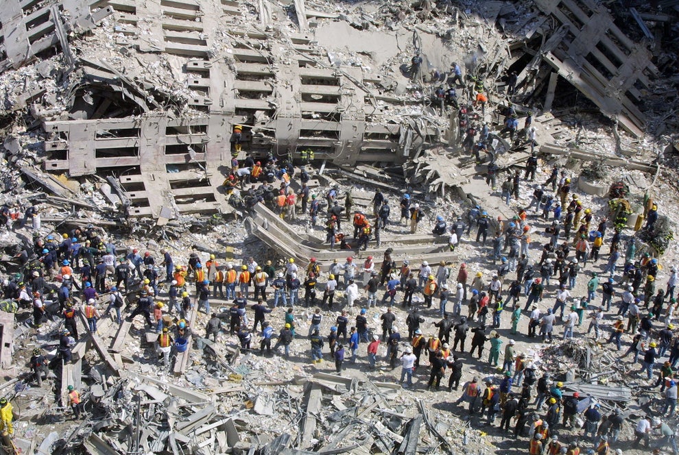 These Powerful Photos Capture The Bravery And Selflessness Of 9/11 ...