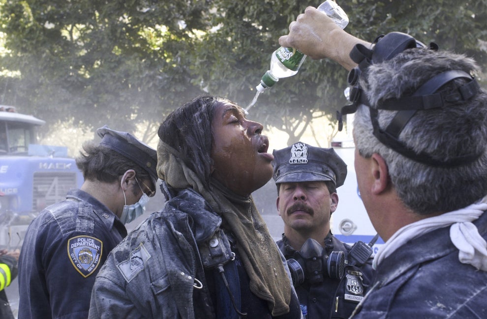 These Powerful Photos Capture The Bravery And Selflessness Of 9/11 ...