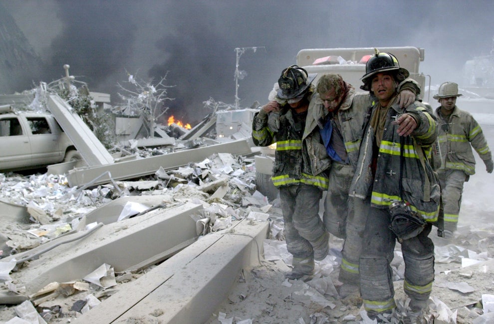 These Powerful Photos Capture The Bravery And Selflessness Of 9/11 ...