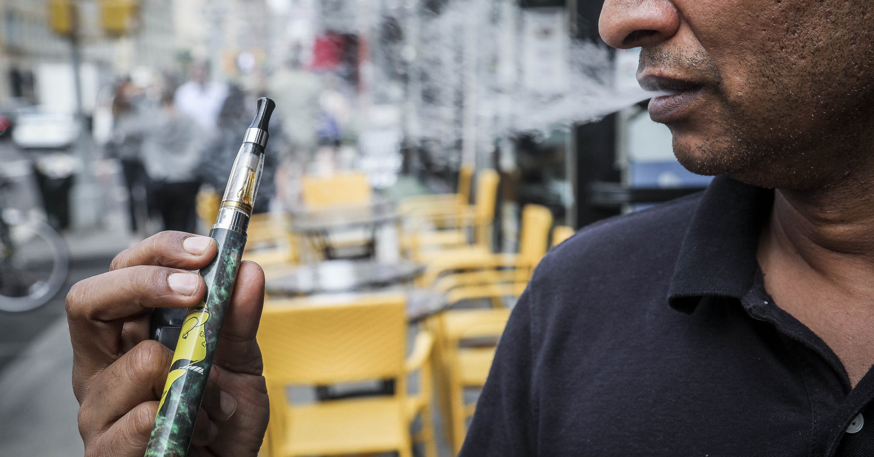 New York Bans Flavored Vapes Amid Lung Illness Outbreak