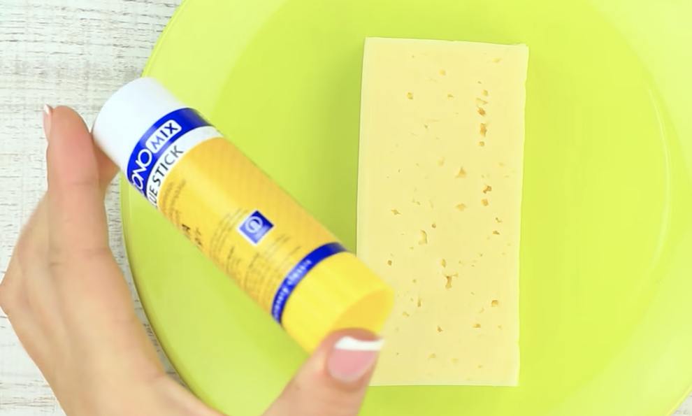 St. Louis 9-Year-Old Sneaks Cheese Into Class In Chapstick Bottle