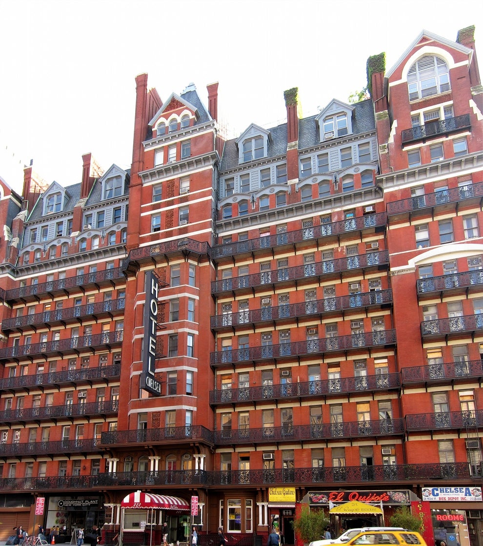 22 Creepy Hotels That Probably Have Ghosts