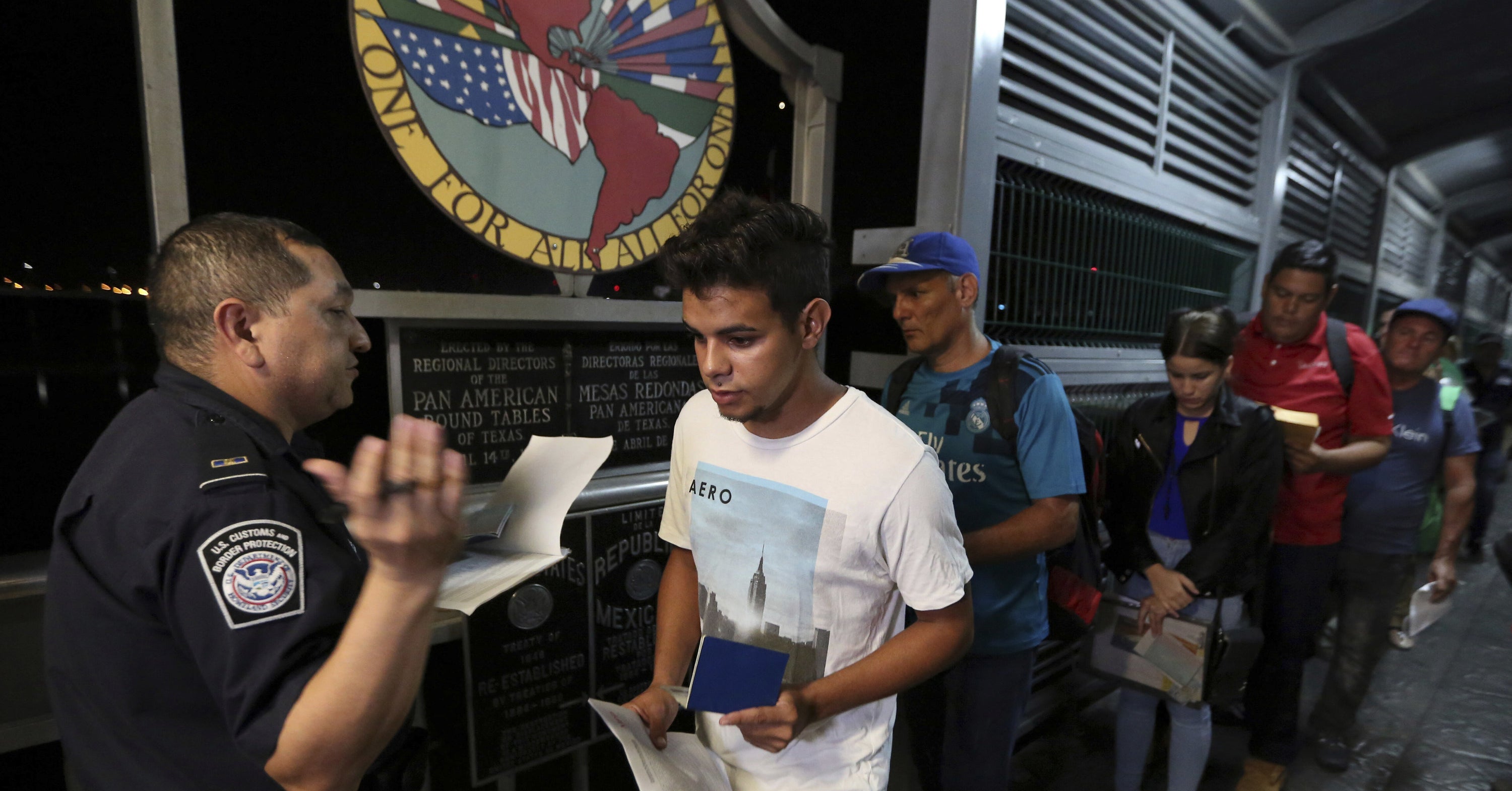 Asylum Officers Are Urging A Court To Strike Down Trump's Asylum Ban ...