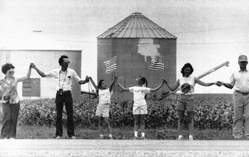 What Was Hands Across America? The Story Behind 80s Movement