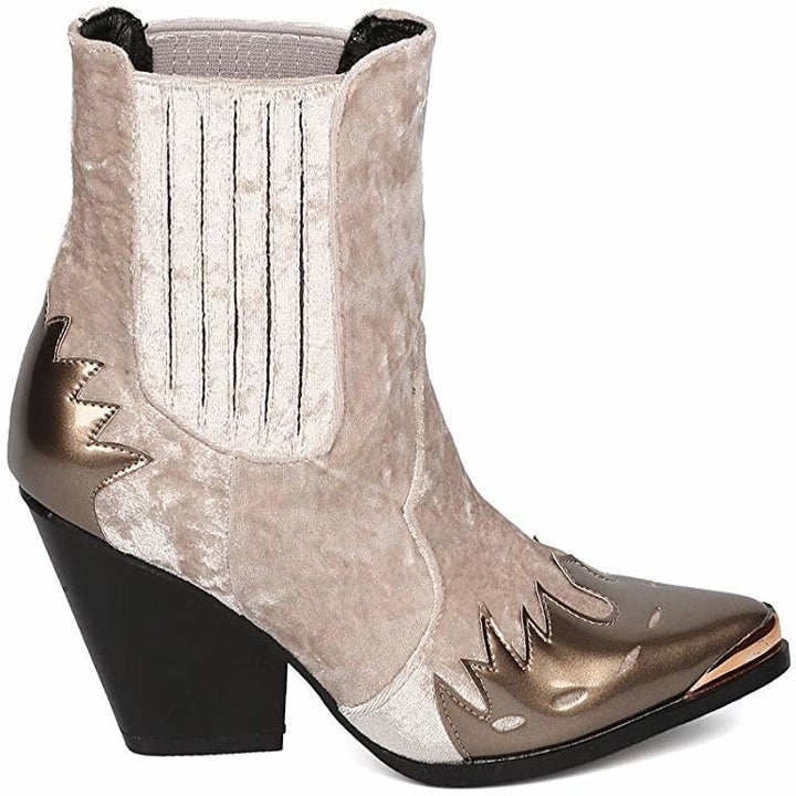 29 Comfortable And Cute Boots To Invest In This Fall