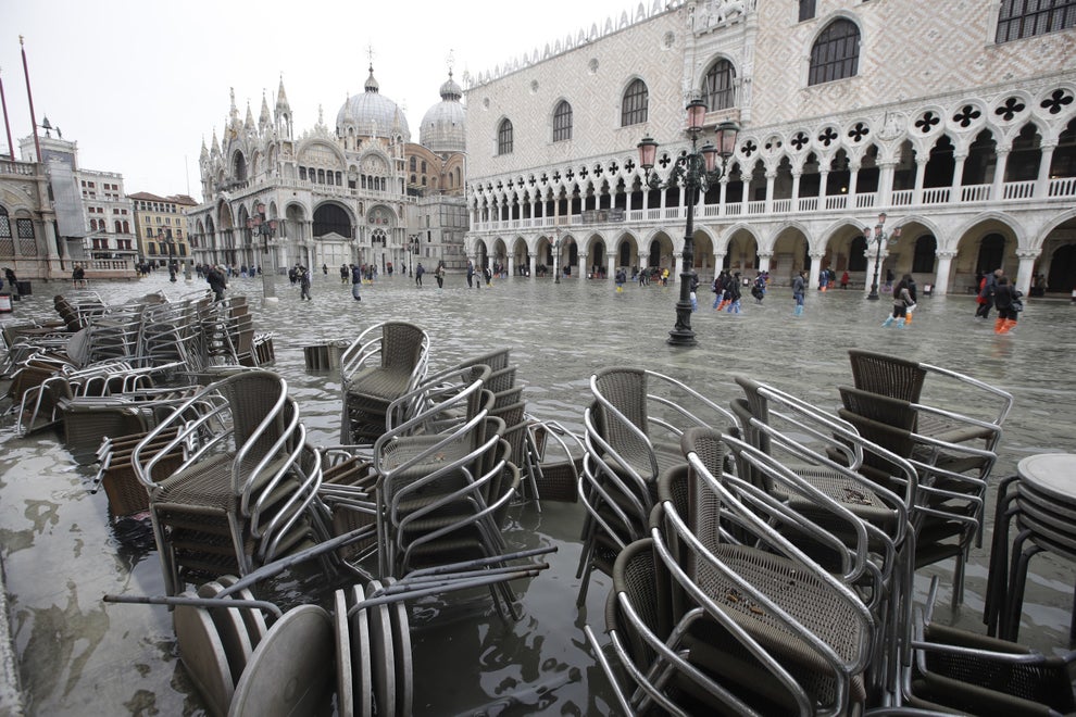 Photos Of Venice Show The City Submerged After Its Worst Flood Tide In ...