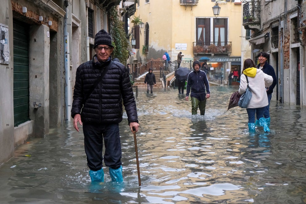Photos Of Venice Show The City Submerged After Its Worst Flood Tide In ...