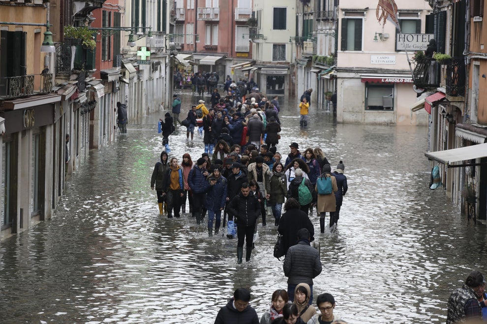 Photos Of Venice Show The City Submerged After Its Worst Flood Tide In ...