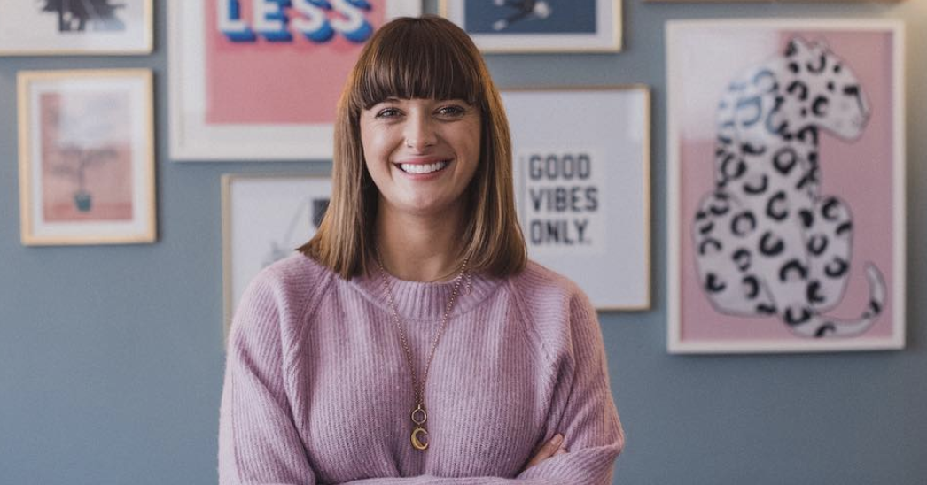 Please Like Me Newsletter: Clemmie Hooper Admits To Trashing Other ...