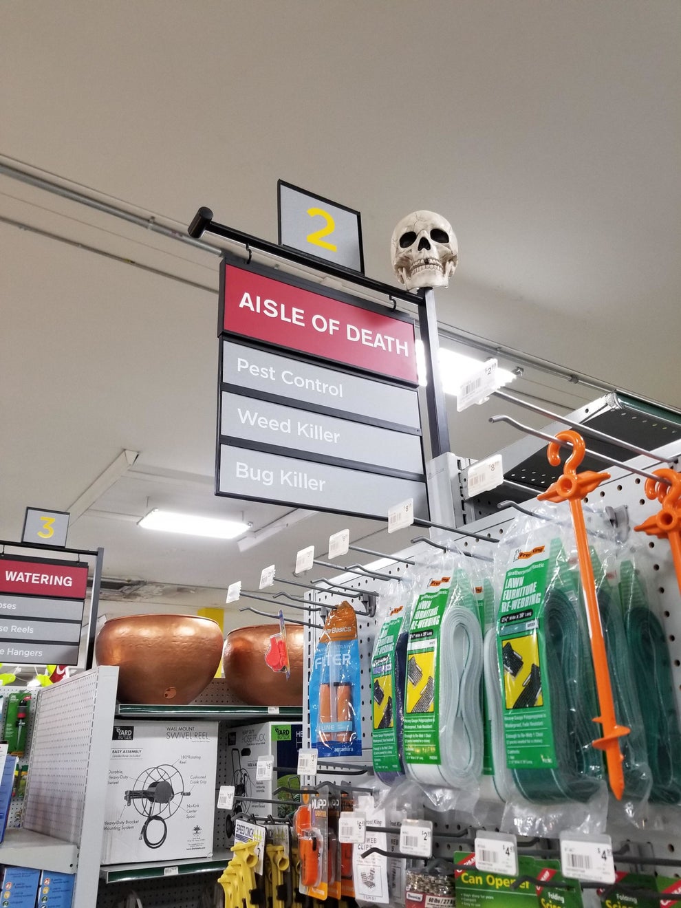 17 Funny Shops That Deserve A Freakin' Medal